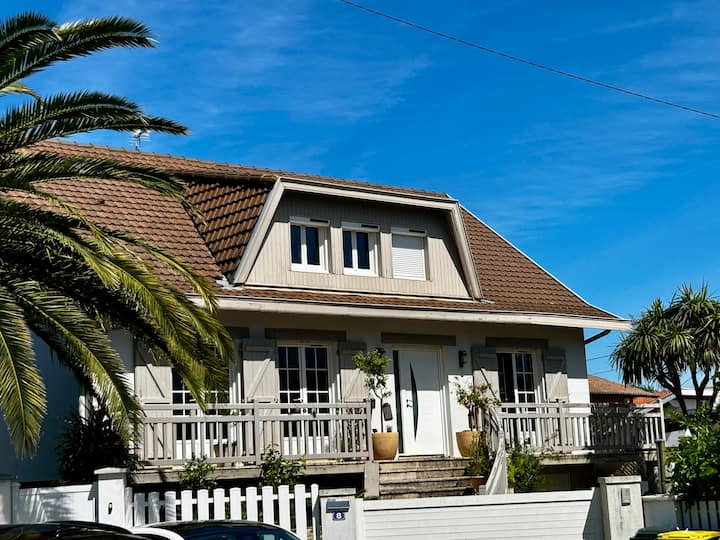 Villa Et Dépendance : 2 Piscines Jacuzzi 14 Pers - Bidart