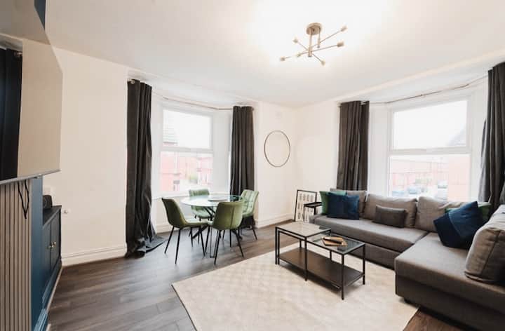 Sleep 5 | Homely W/ Tasteful Design | Parking 2 - Liverpool