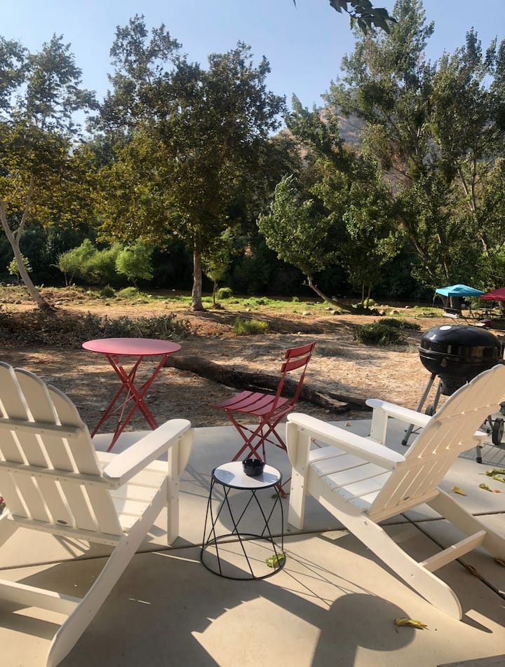 Riverfront Budget Cabin #3 With River View Patio - Three Rivers, CA