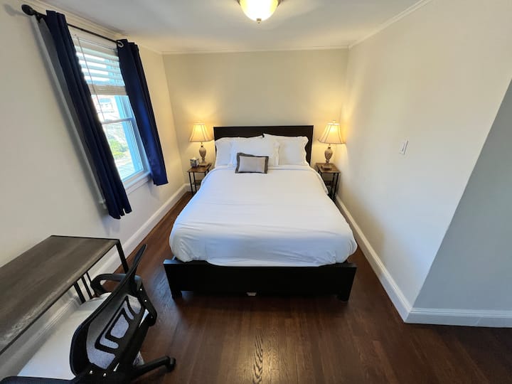 2 Br 1 Bath, Near Nyc, 5min Walk To Train, Parking - White Plains, NY
