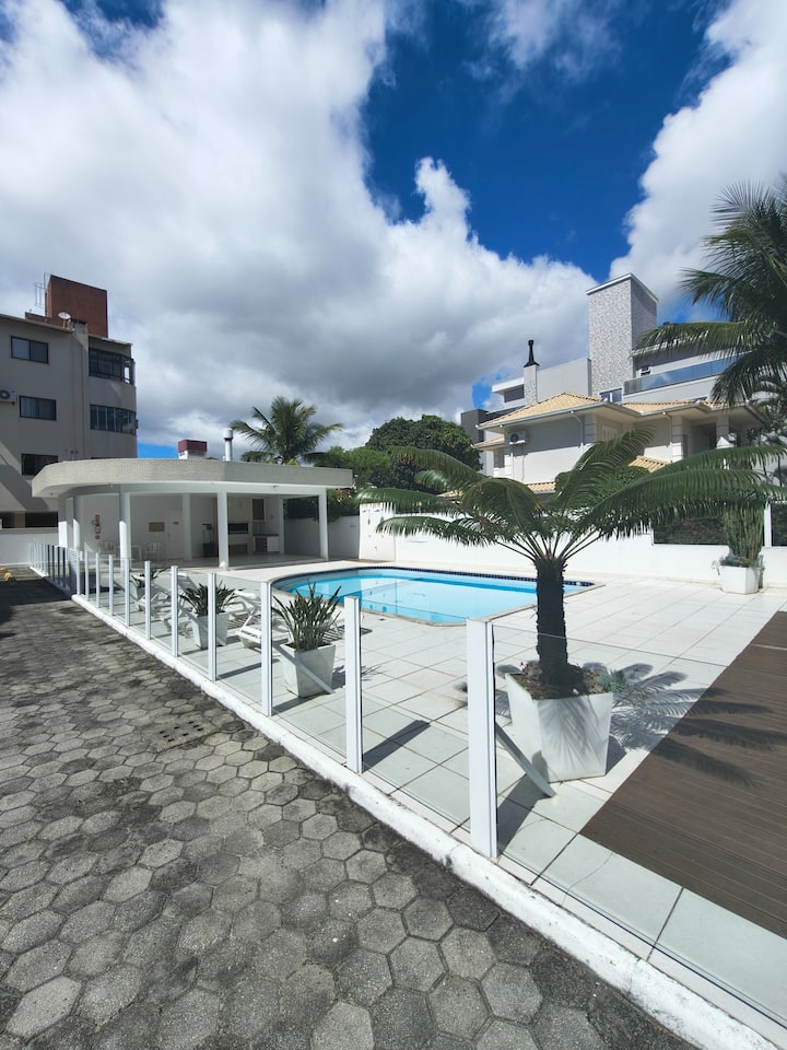Apto 2 Quartos/suíte/piscina/garagem/350m Da Praia - Santa Catarina (estado)