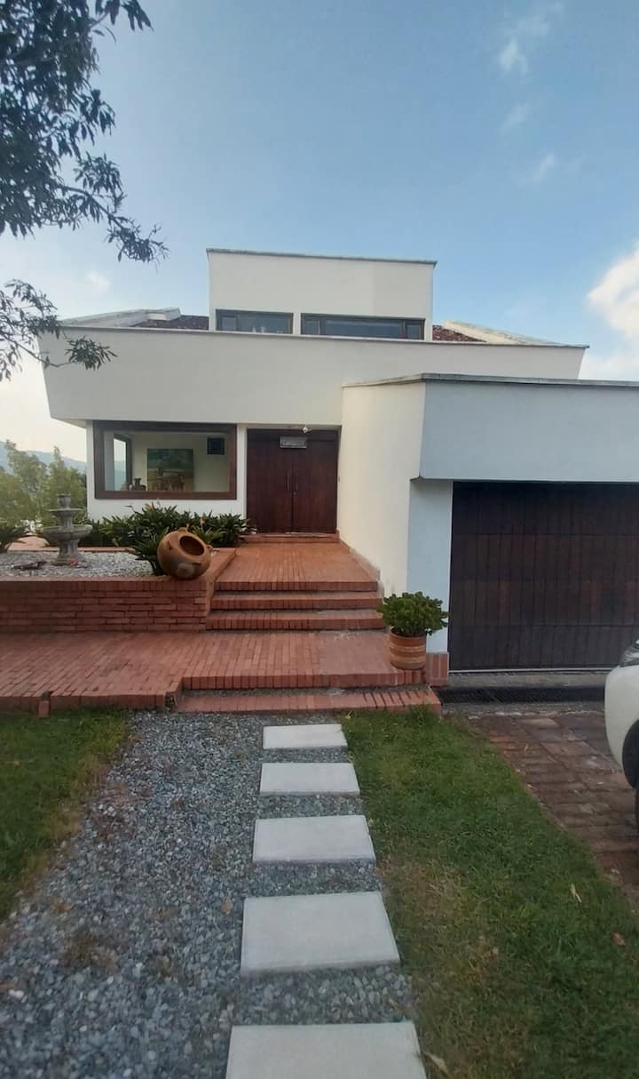 Hermosa Casa En El Retiro - La Ceja