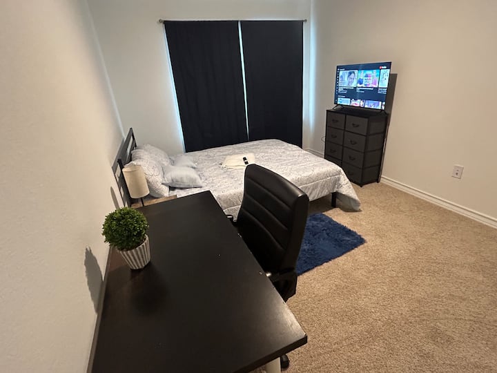 Large And Cozy Room In A Brand-new House - Austin, TX