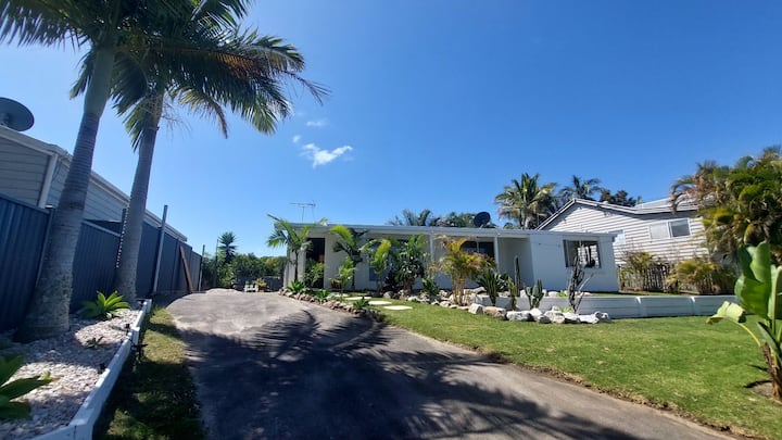 Beach Style House With Spa - Yandina
