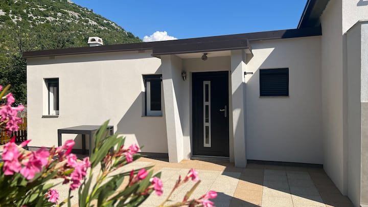 "Morebit" Between Sea And Mountains - Karlobag