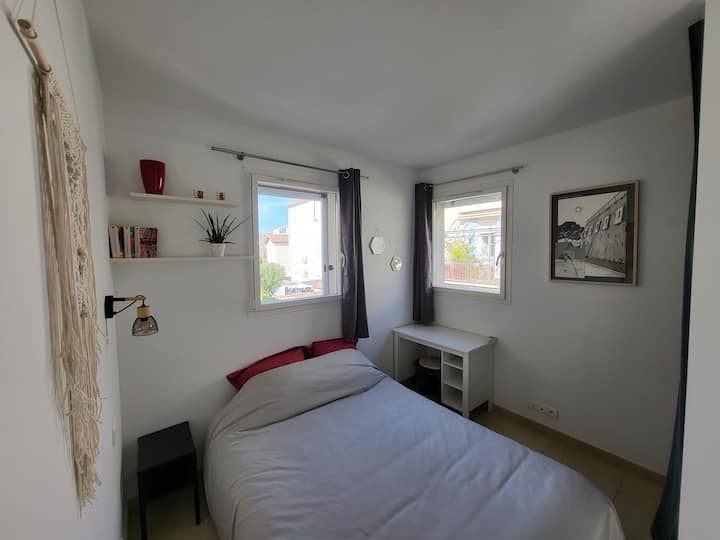 Chambre Calme Et Lumineuse Dans Une Villa - Calanques de Marseille