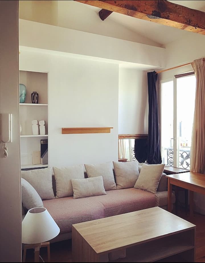 Cosy Bedroom In The Heart Of Montmartre - 파리