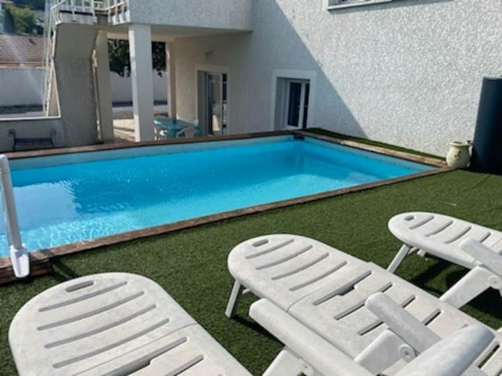 Agréable Logement Avec Piscine Privative - Aubenas