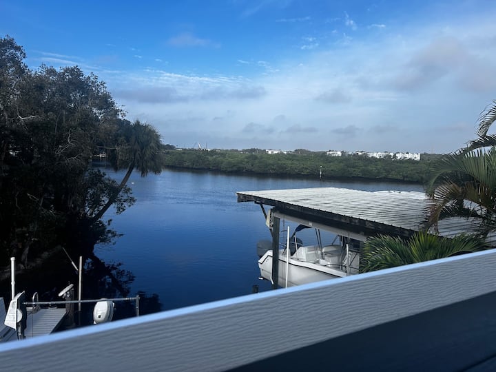Serenity View Upstairs Unit - Tarpon Springs, FL