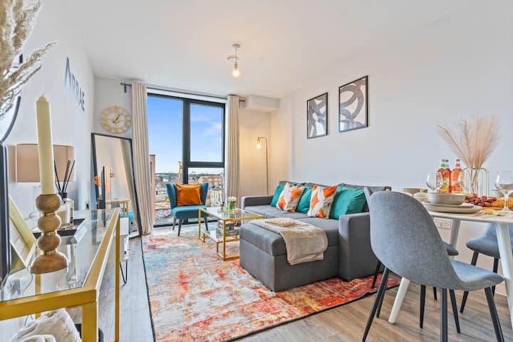 2 Bed | 2 Bath | Free Netflix | Terrace Views - Birmingham