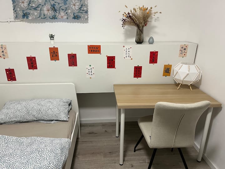 Cute Prison Cell In S-ost (U-bahn Bergfriedhof) - Stuttgart