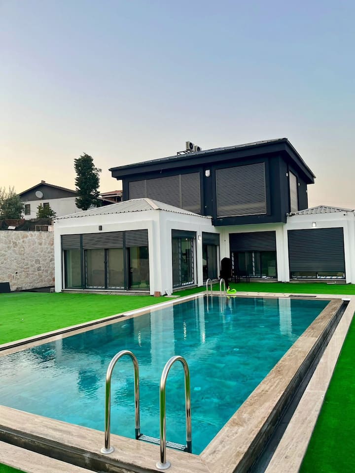Villa 10 Personnes Avec Piscine Privée - Akbük