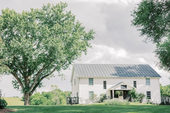 Expansive 12-acre Private Retreat - Staunton, VA