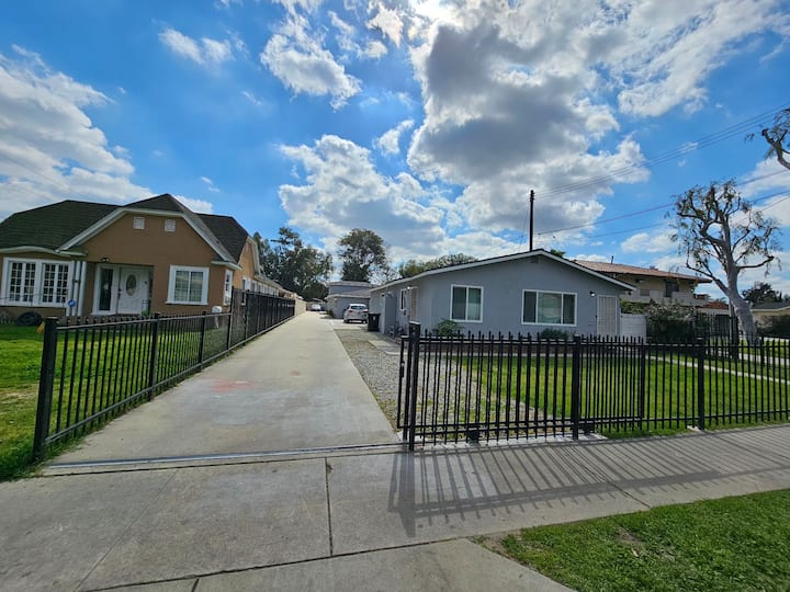 Large-4 Bedrm Los Angeles House Near Long Beach - Montebello, CA