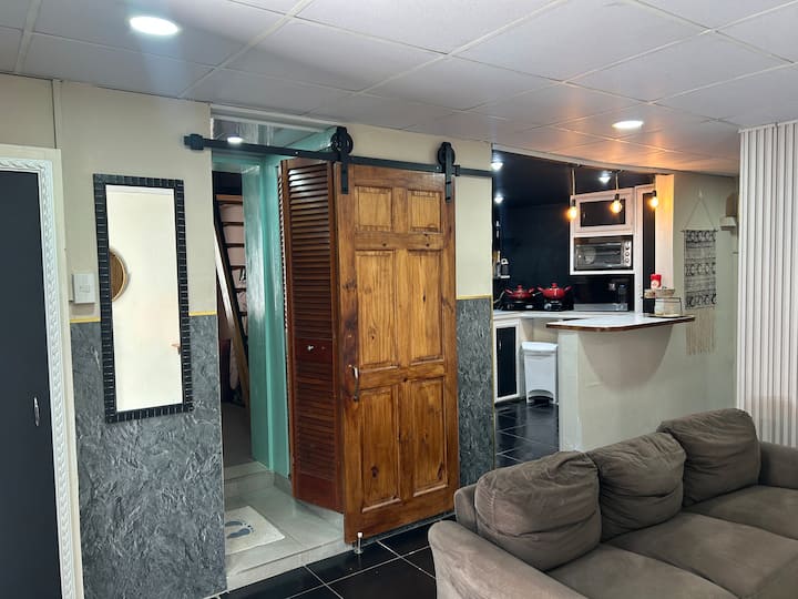 Urban Oasis Woodbrook - Walkable, Relaxing, Wifi - Port of Spain