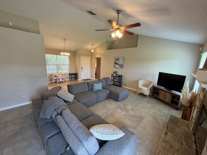 Cheerful Haven Close To Unf, Mayo Clinic And Beach - Jacksonville, FL