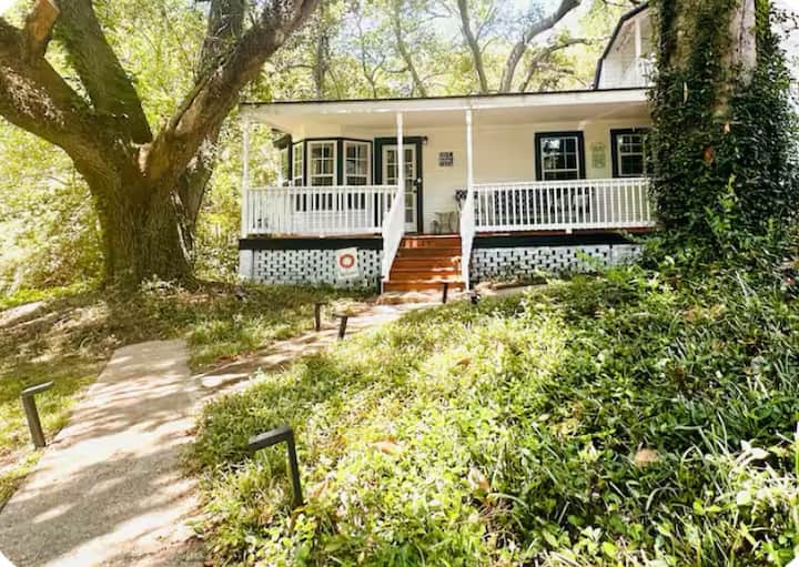 Cici's Guest House - Laurel, MS