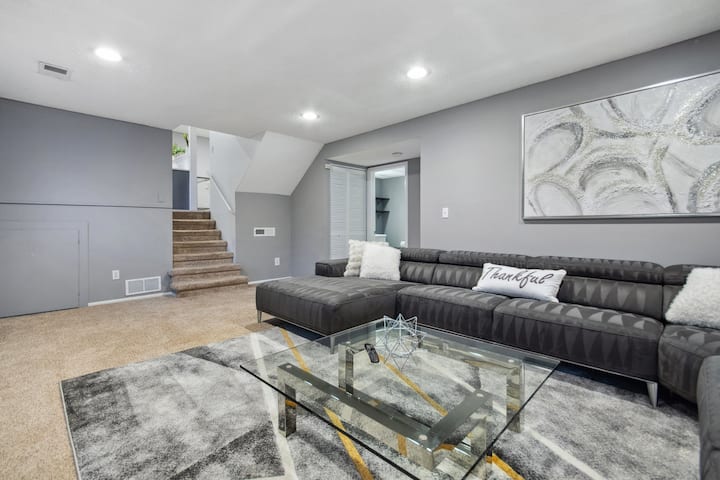 Home W/ Pool & Large Patio/grill - Denver, CO