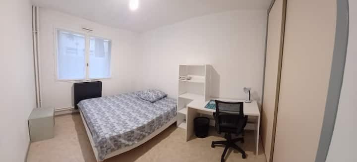 Une Chambre Privée N°3
Avec Coin Lavabo - Compiègne