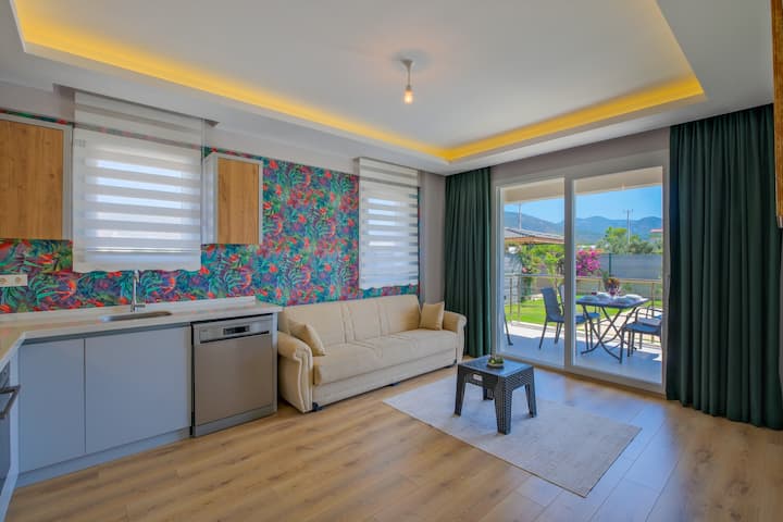 Havuzlu 1+1, Büyük Bahçe, Pine Apart - Çalış Beach