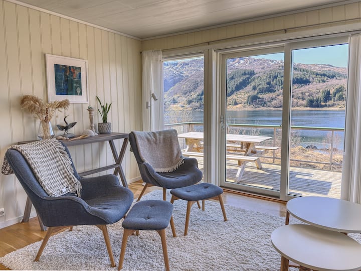 Charming Fjordfront Cabin, Wood Fire, Park By Door - Stamsund