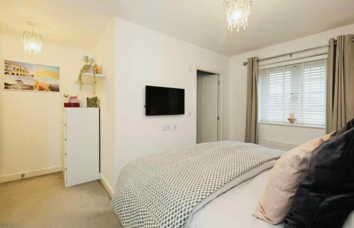 4 Bedroom House In Awesome Village! - Congleton