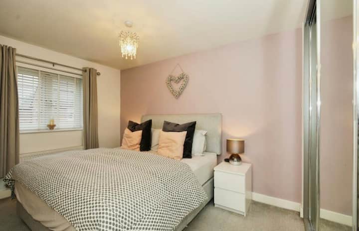 En-suite Room In Awesome House! - Knutsford