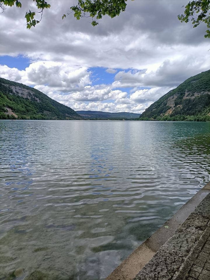 Joli Appartement Près Du Lac. - Ain