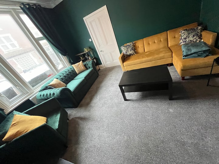 6 Bed Seaside Town House! - Blackpool