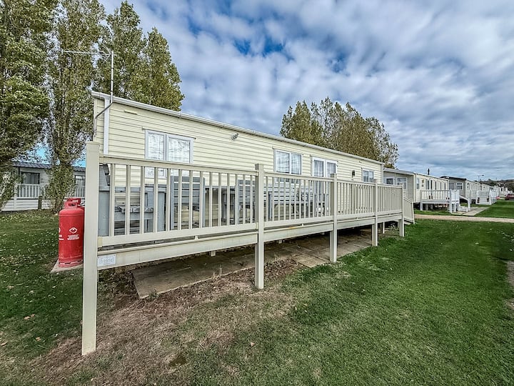 Caravan With Decking At Manor Park Ref 23091t - Hunstanton