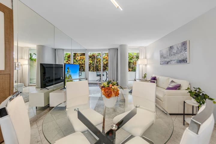 Poolside Escape With Hot Tub Access | Staycozy - Miami, FL