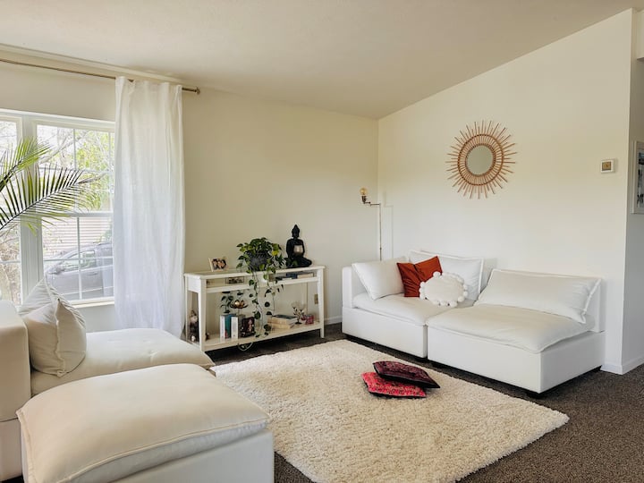 Bright Bungalow - Bloomington