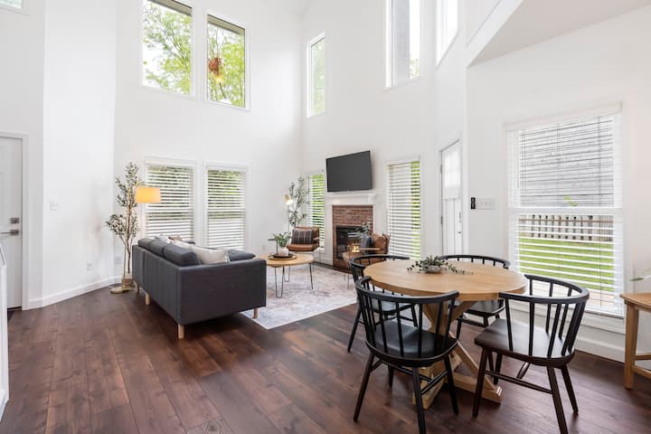Center City Condo-new Furniture+updates! .1 To Cox - Springfield, MO