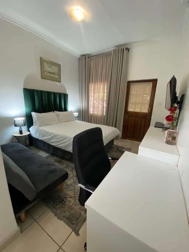 Ditoro Hotel Standard Room - Pretoria