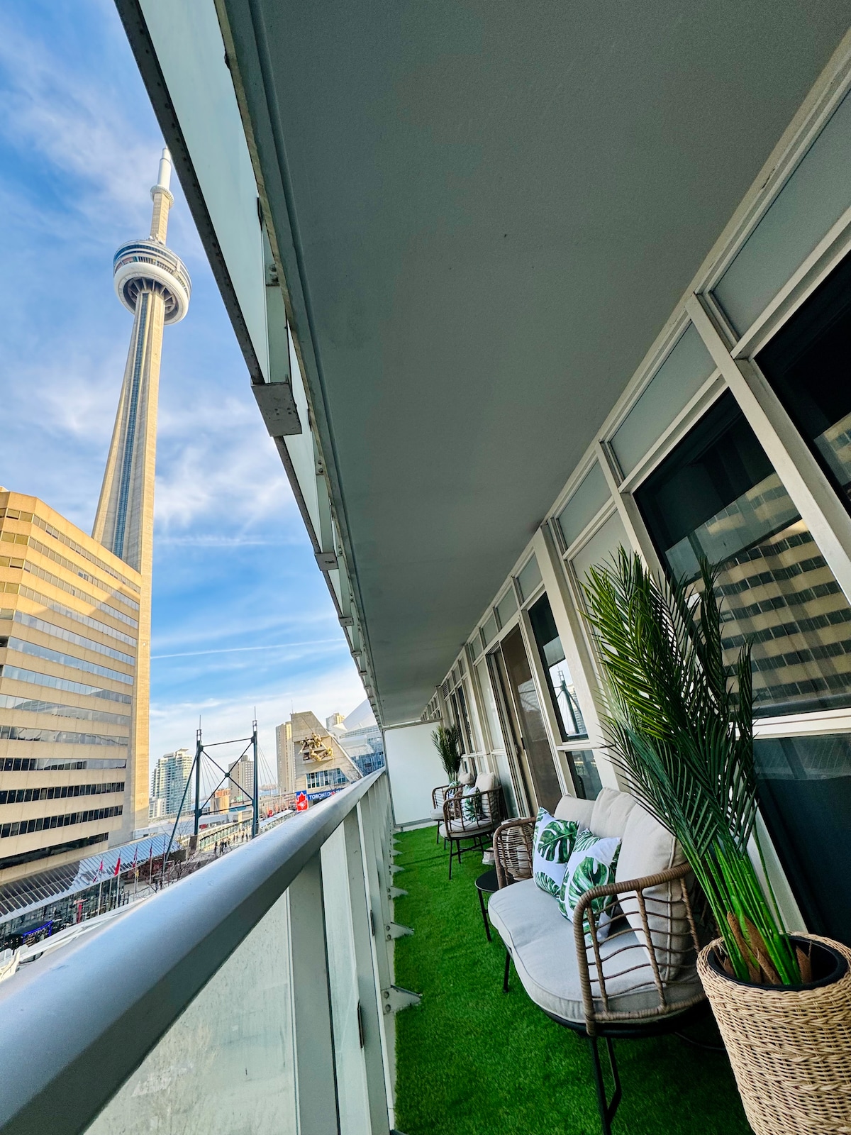 Luxury DT Condo | Steps from CN tower + Rogers - Apartments for Rent in ...