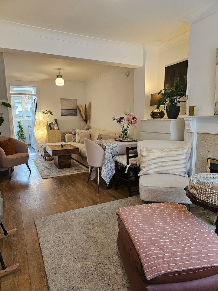 Charming 2 Bed Brentwood Cottage - Brentwood