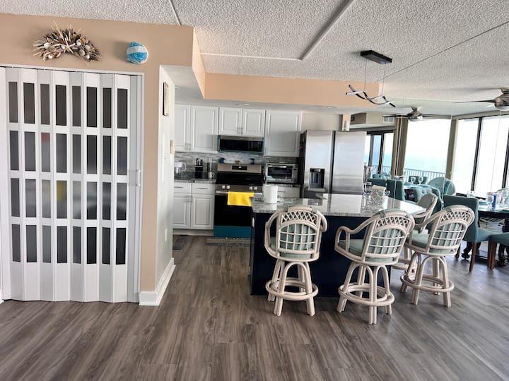 Capri 1206 2 Bed 2 Bath Ocean Front Sleeps 8 - Ocean City, MD