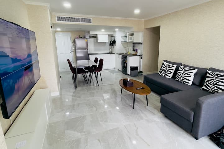Newly Renovated Swimming Pool View In Sukhumvit - Khlong Toei