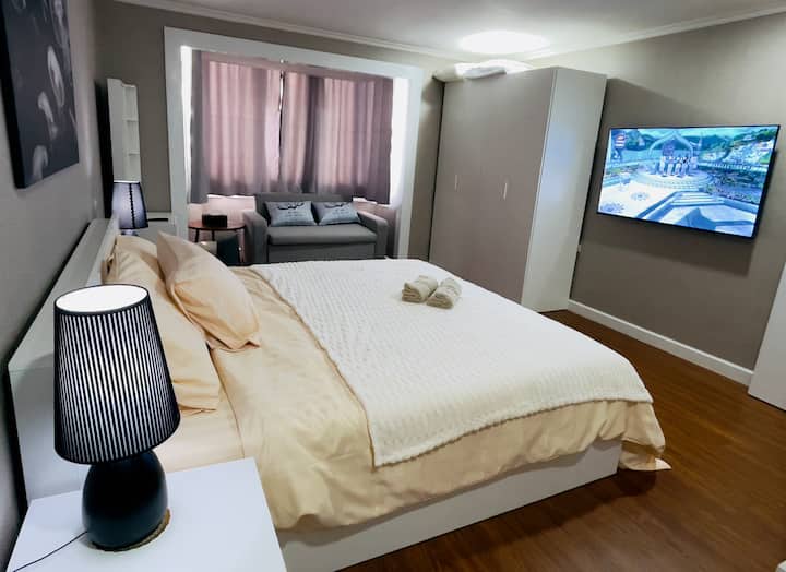 Newly Renovated Swimming Pool View In Sukhumvit - Bangkok