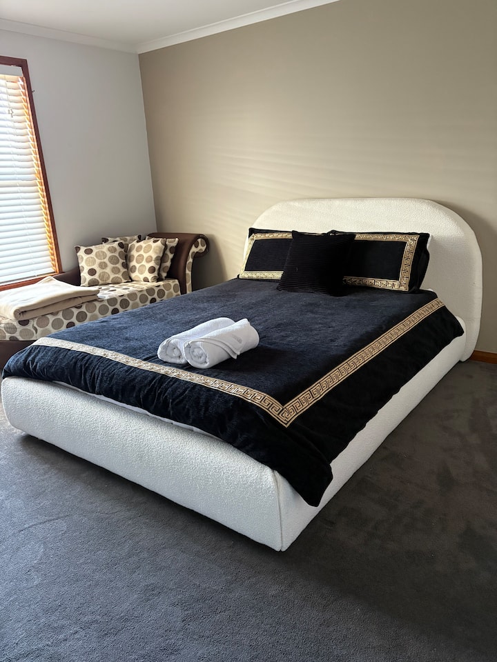 Central Devonport Home - 데본포트
