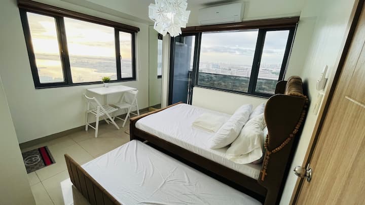 2br W/ Balcony Manila Bay View - La Bella Casa - Manila