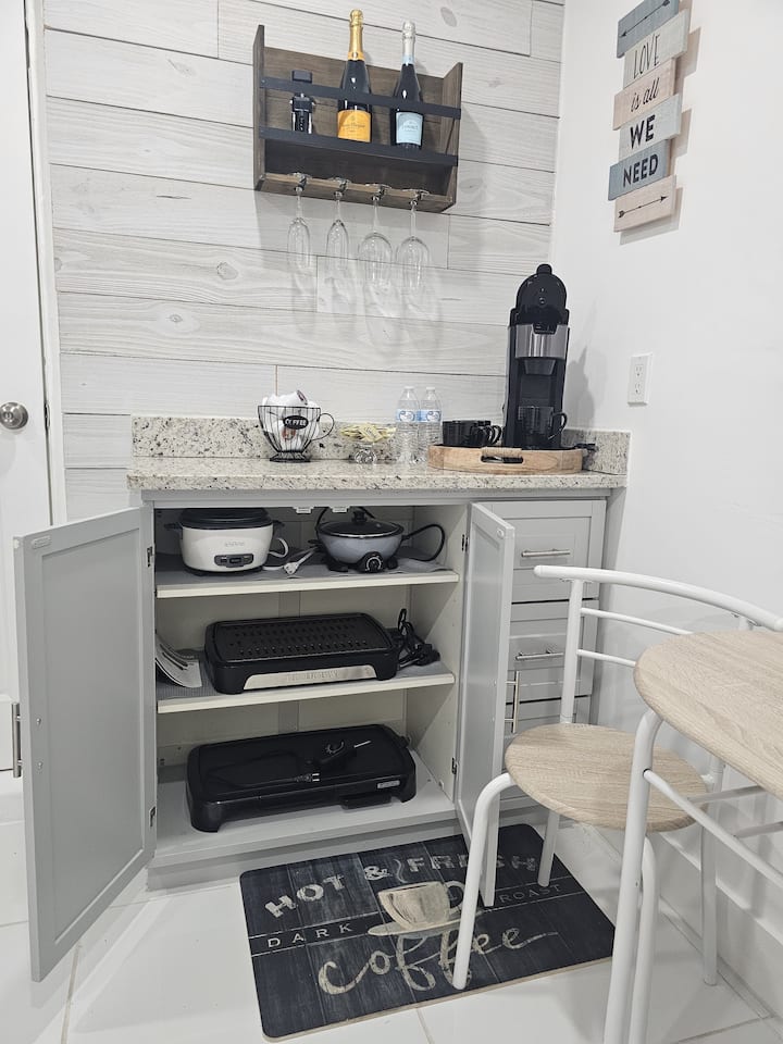 Little Piece Of Paradise. - Lehigh Acres, FL