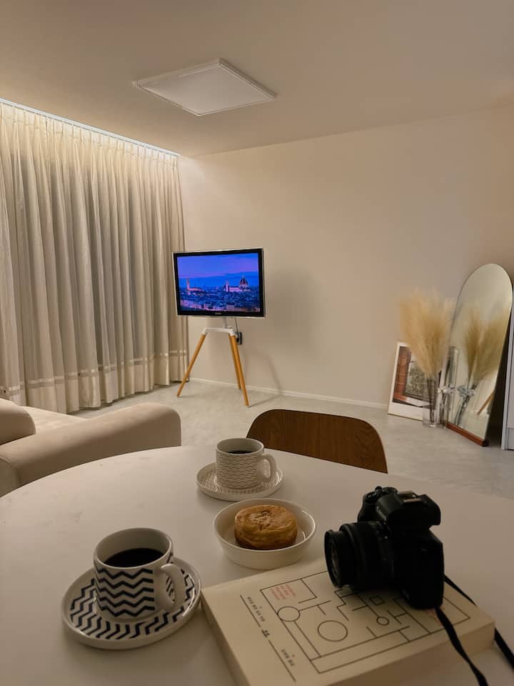 아늑하고 따듯한 [Stay Mary] 4인가능 | 무료주차 | 투룸 | 퀸베드 | Tv3개 - Busan