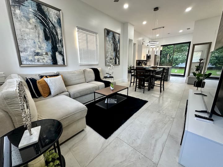 Radiant Centrally Located House - Miami, FL