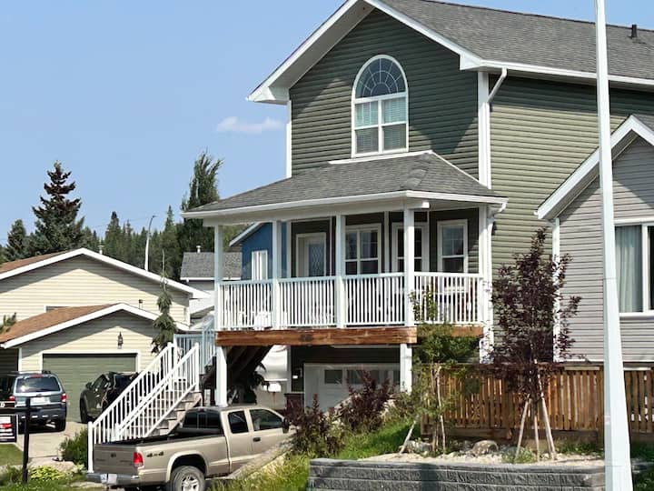 Welcome To The “Beary” Zen Den - Hinton, AB, Canada