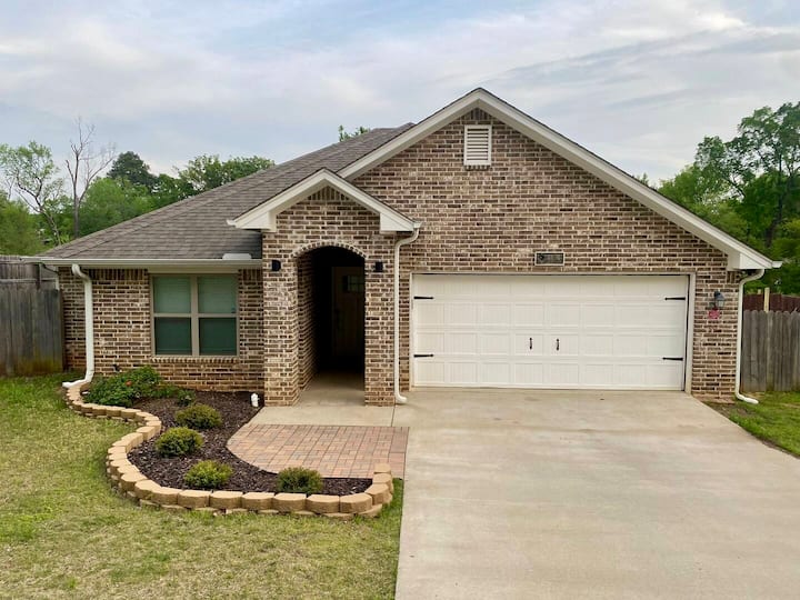 3br Retreat Close To Tyler Airport And Downtown - タイラー, TX