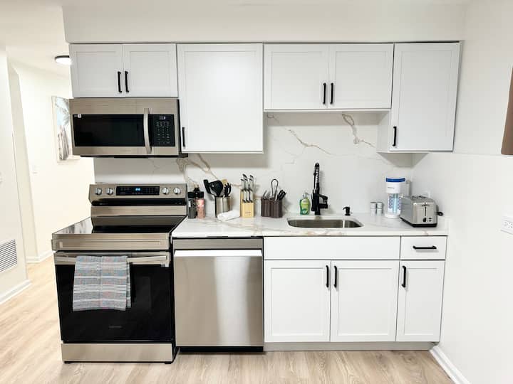 Fully Renovated Modern 2 Bed Apt - Fuller Park - Chicago