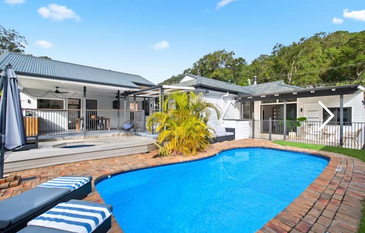 Spacious Family Home With A Private Pool - Gosford
