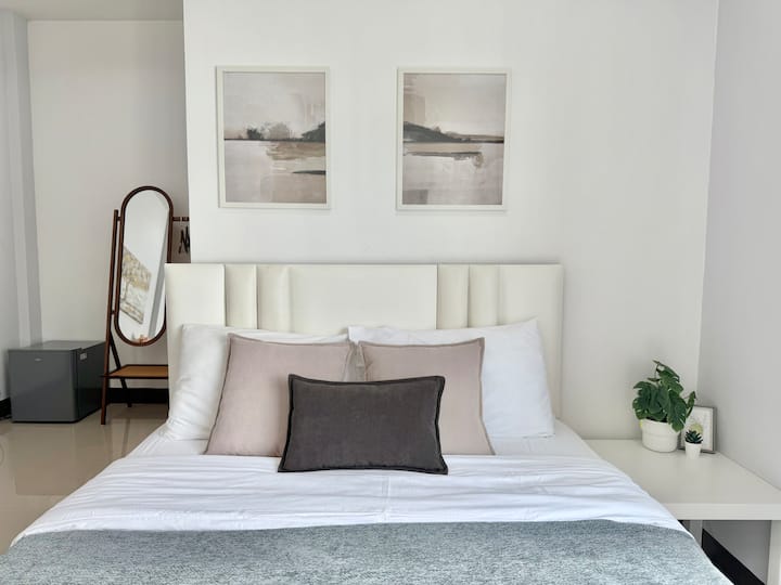 Charming Studio Balcony Tha Phae & Night Market - Chiang Mai