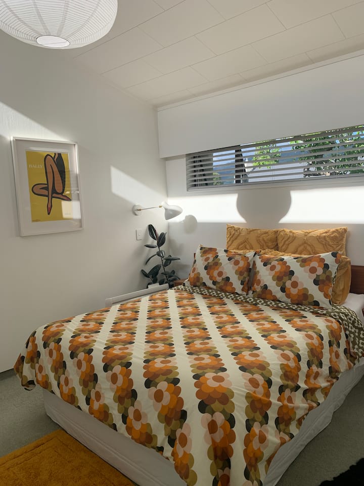 Relaxing, Quiet, ‘Retro Baby’ Retreat In Waikanae - Waikanae
